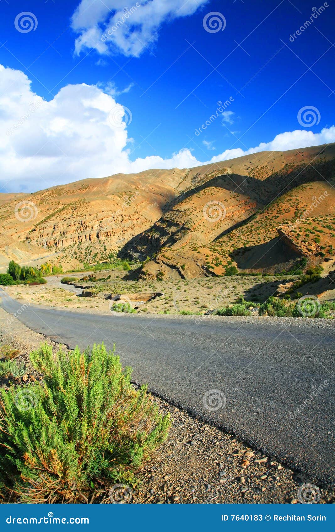 Middle Atlas Mountains stock image. Image of morocco, peaks - 7640183