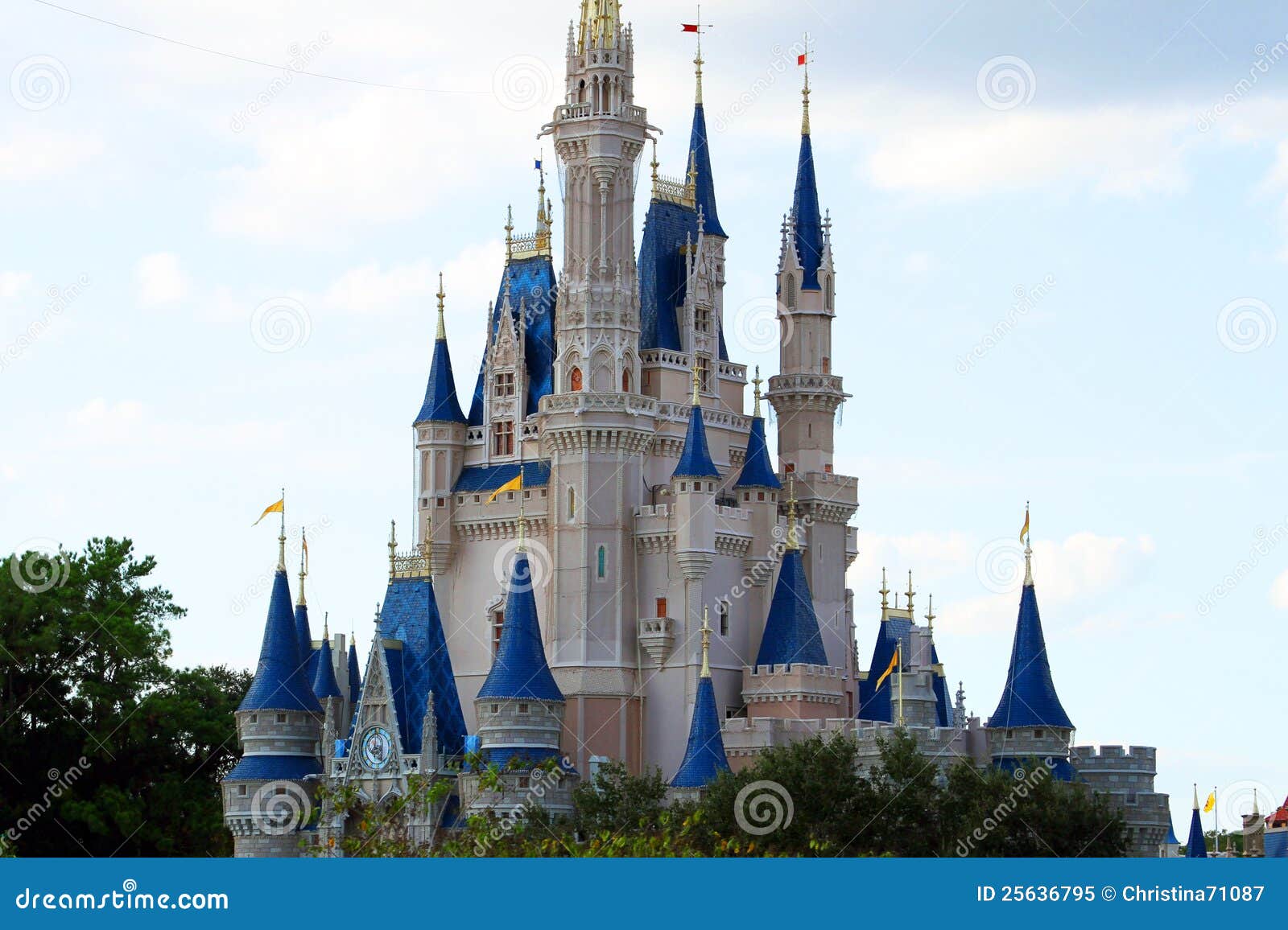 Middle Disney S Magic Castle Florida Editorial Image - Image of ...