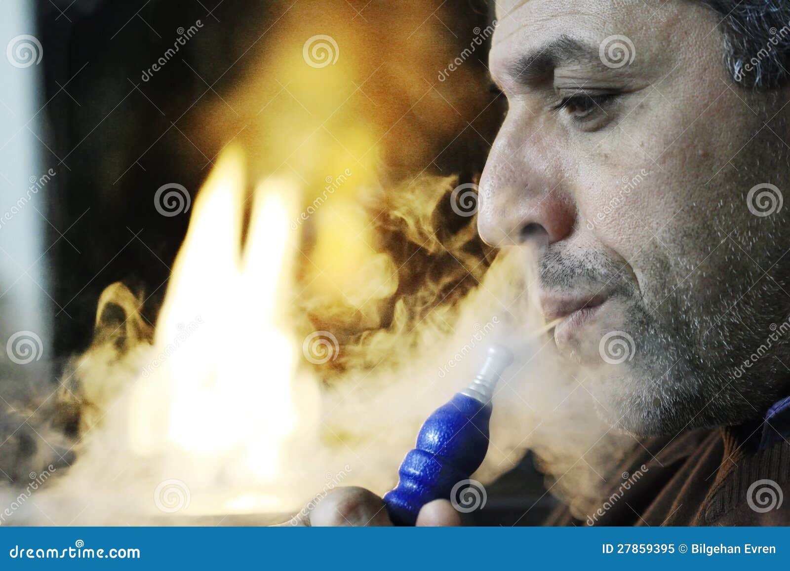 MIDDLE EASTERN MAN SMOKING HOOKAH Editorial Image - Image of nargile ...