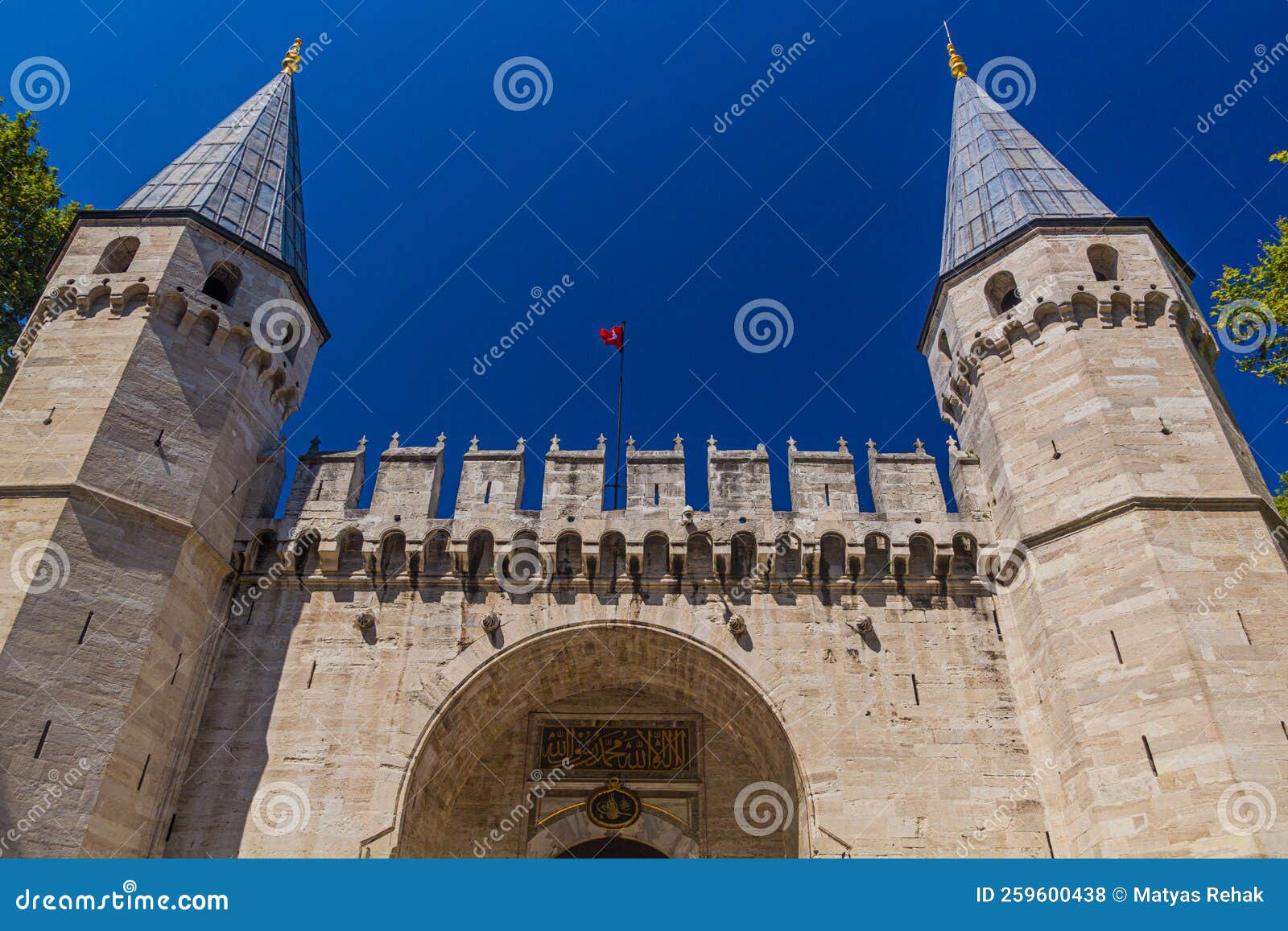 Middle Gate of Topkapi Palace in Istanbul, Turk Stock Photo - Image of ...