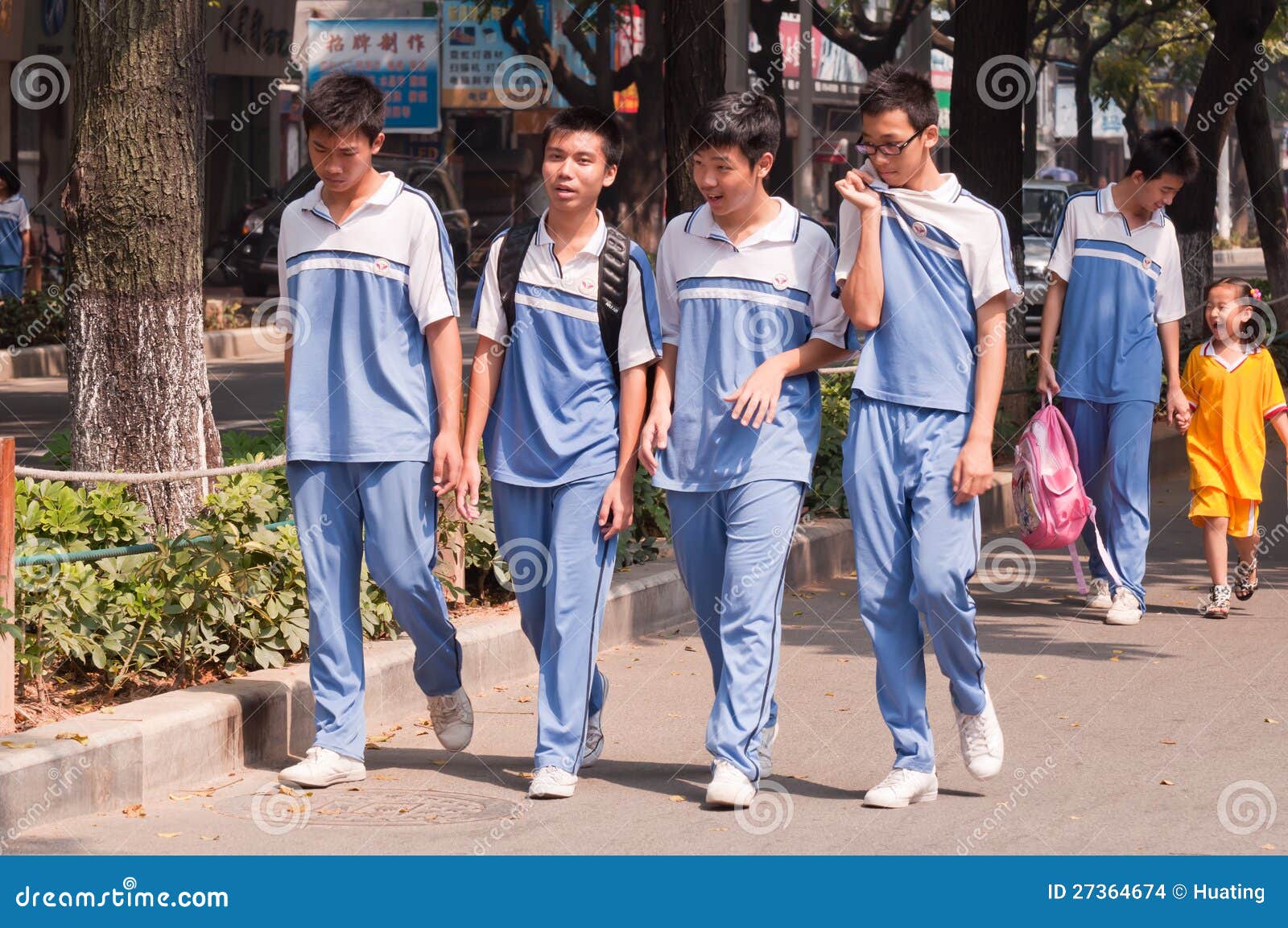 Middle School Students in China Editorial Stock Image - Image of ...