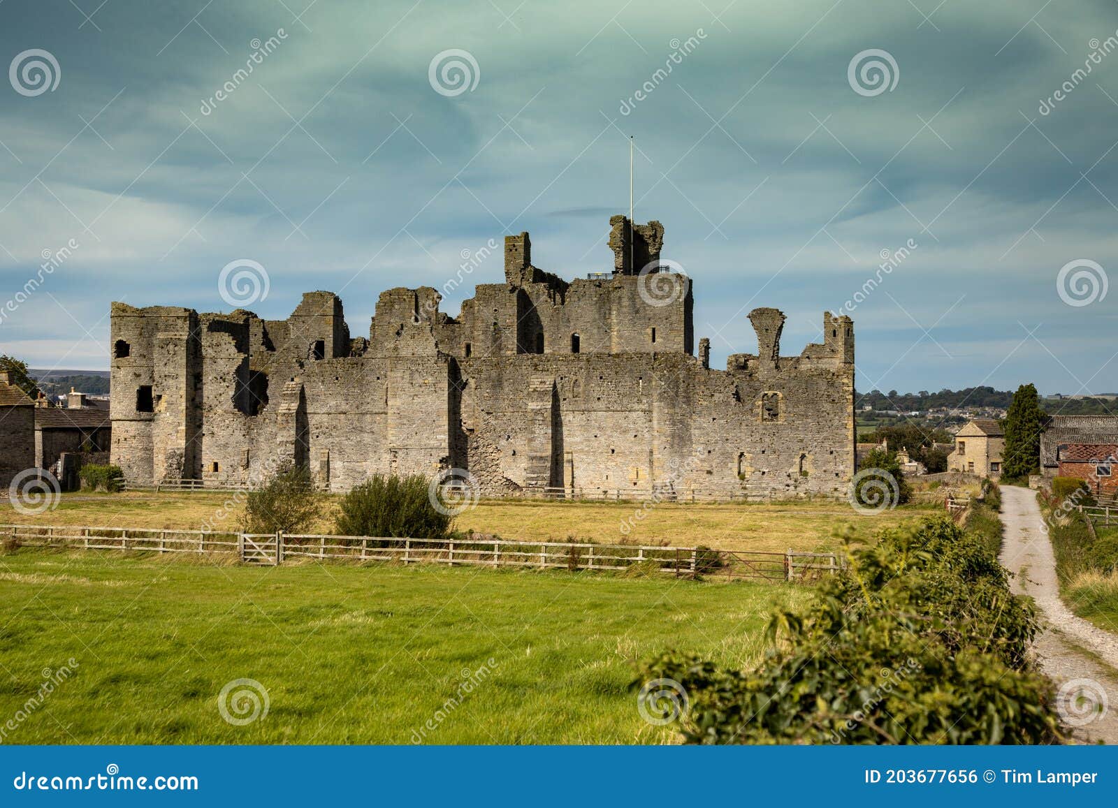 Middleham Castle in Middleham Stock Photo - Image of ancient, fort ...