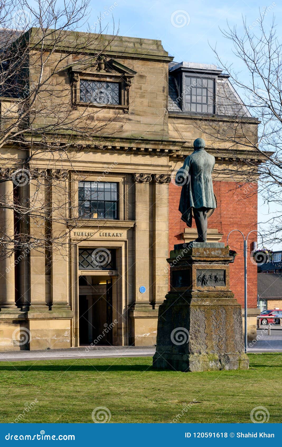 Public Library Middleborough UK Stock Photo - Image of autumn, statue ...