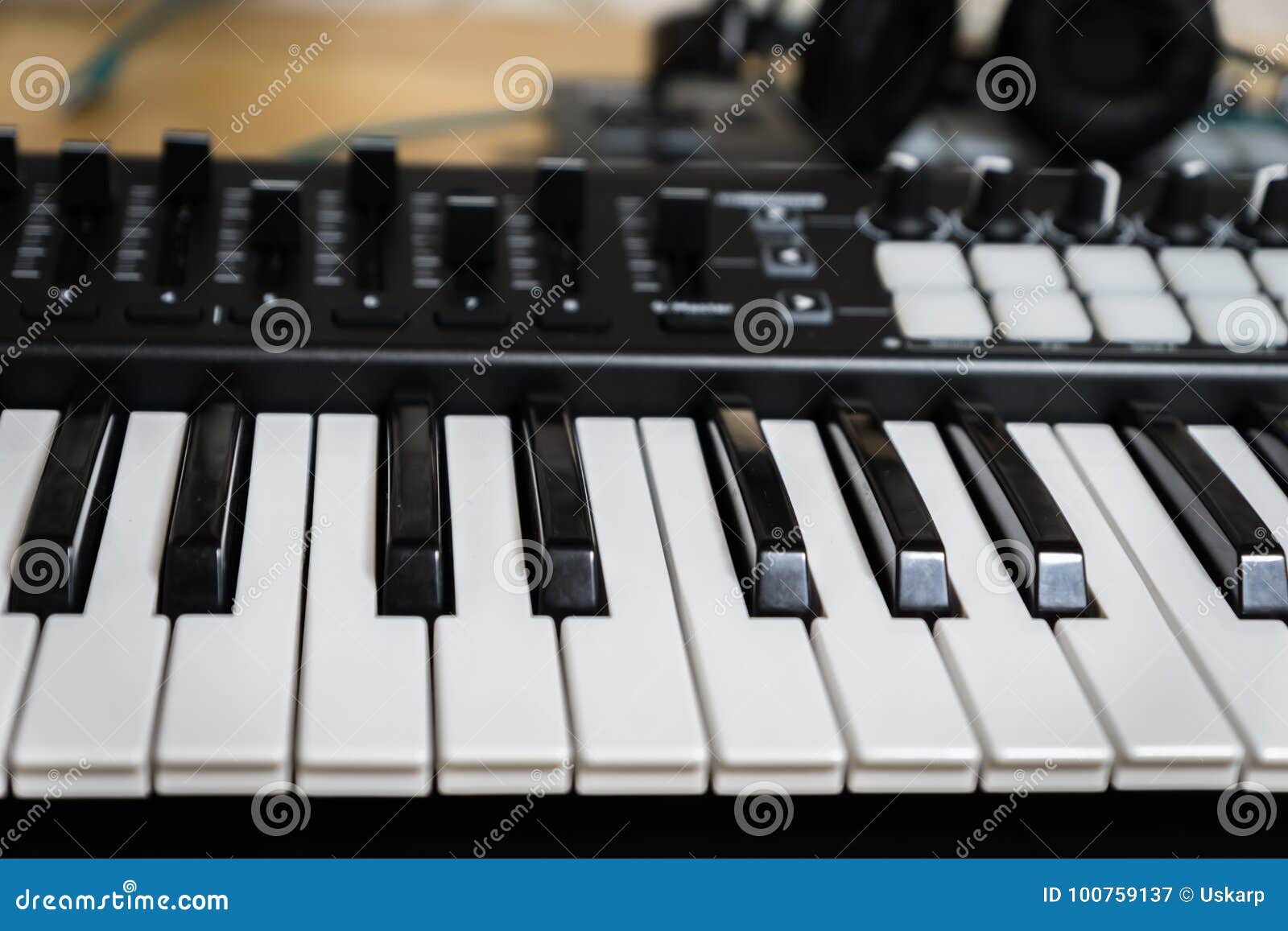MIDI Keyboard Synthesizer Piano Keys Stock Image - Image of creativity ... MIDI Keyboard Synthesizer Piano Keys Stock Image - Image of creativity ...