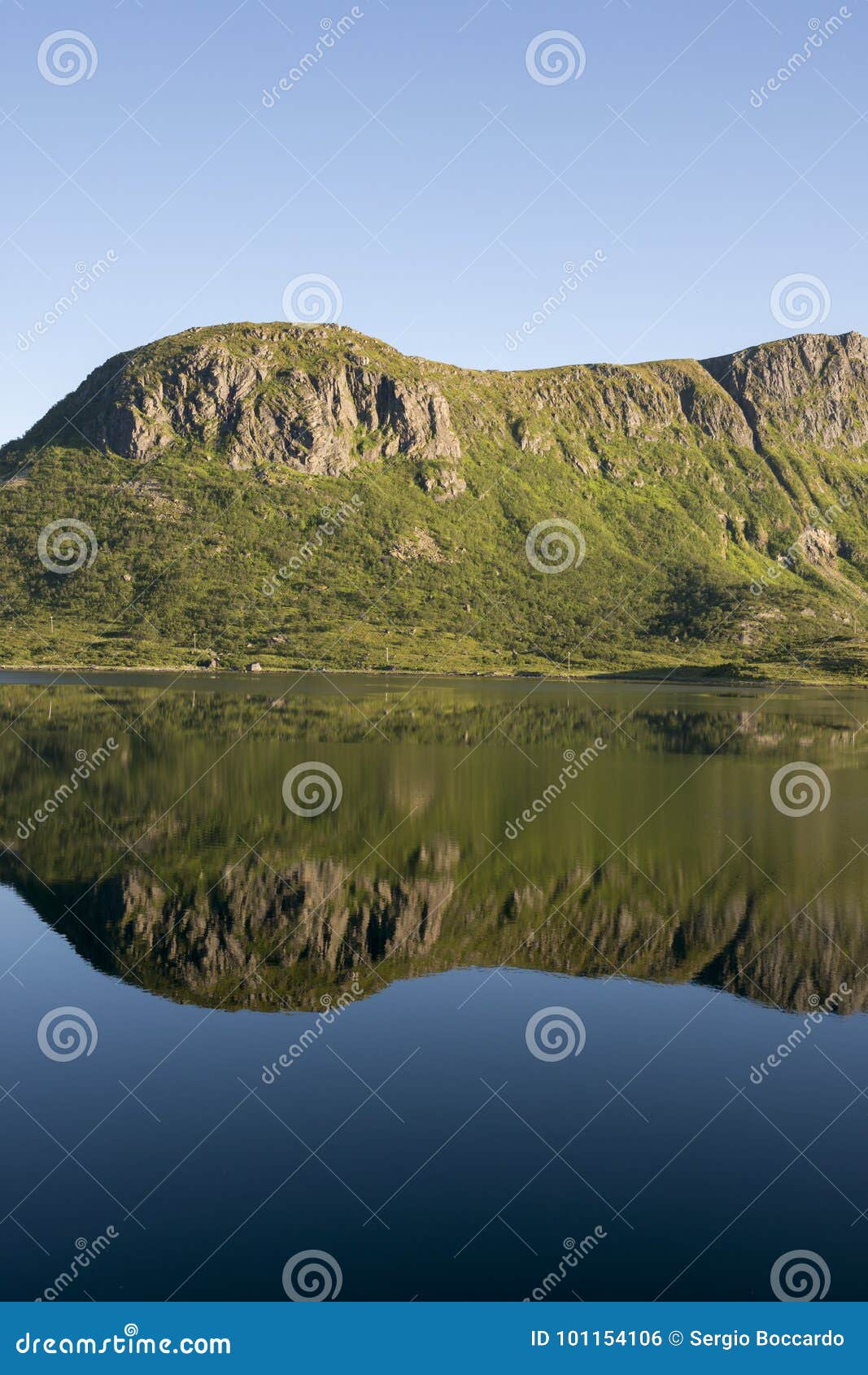 Midnatt Sol I Eggun I Norge Arkivfoto - Bild av kust, norrväg: 101154106