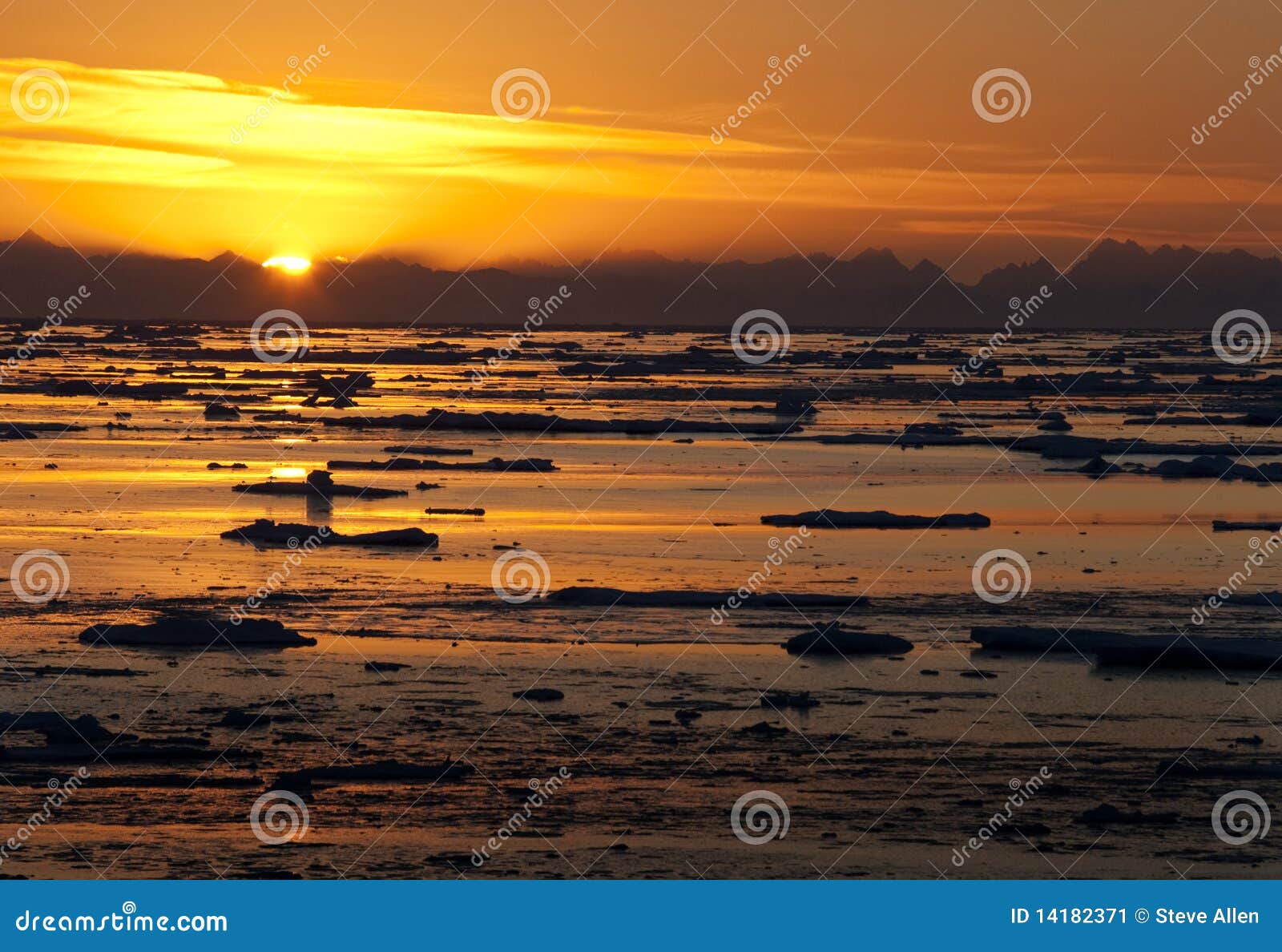 Midnight Sun in the Arctic Ocean Stock Image - Image of travel, mast ...