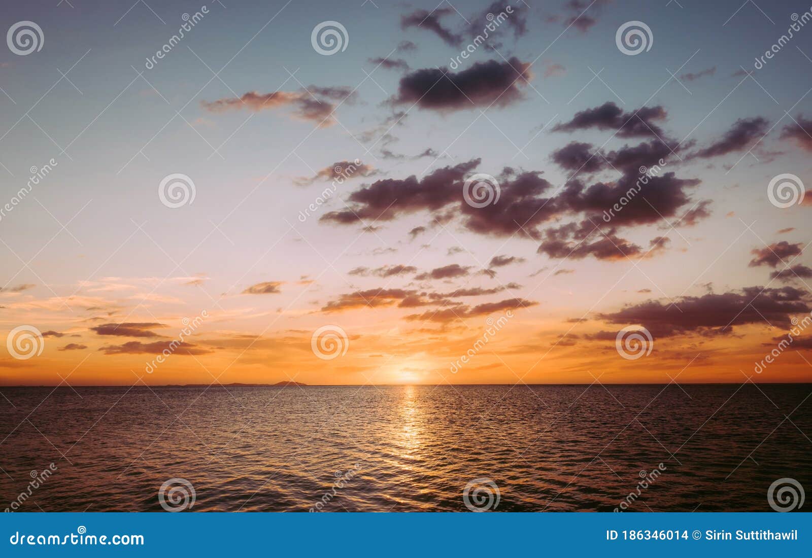 Summer Beautiful Sunset and Sunrise Sky Reflection on Sea Ocean Beach ...