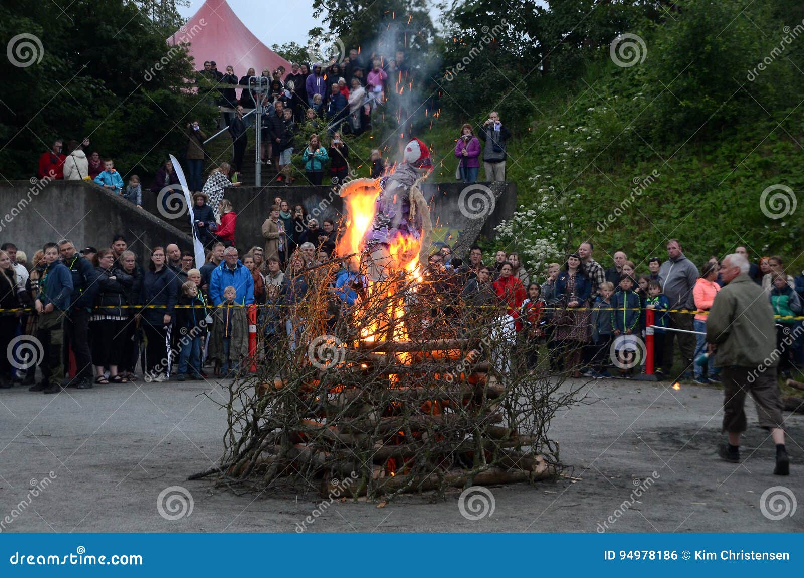 Midsummer`s Bonfire. editorial photo. Image of audience - 94978186