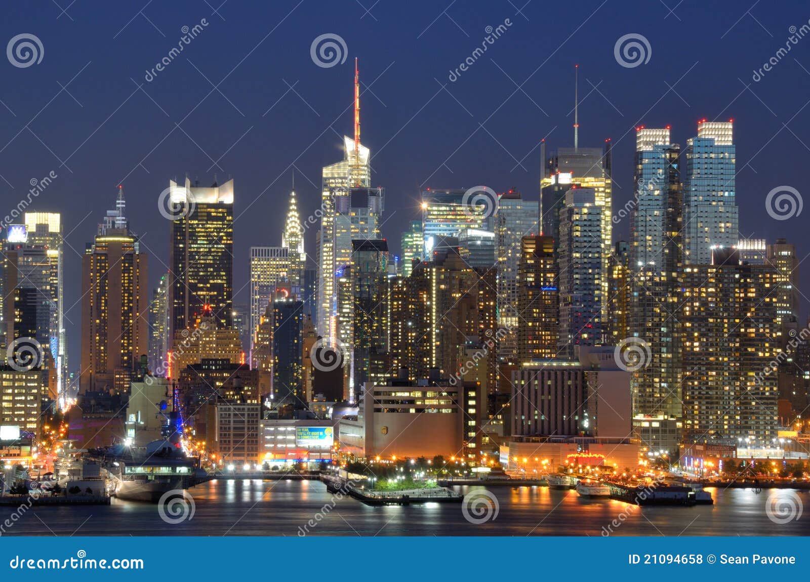 Midtown Manhattan Art Deco Architecture In Full Afternoon Light. Stock ...