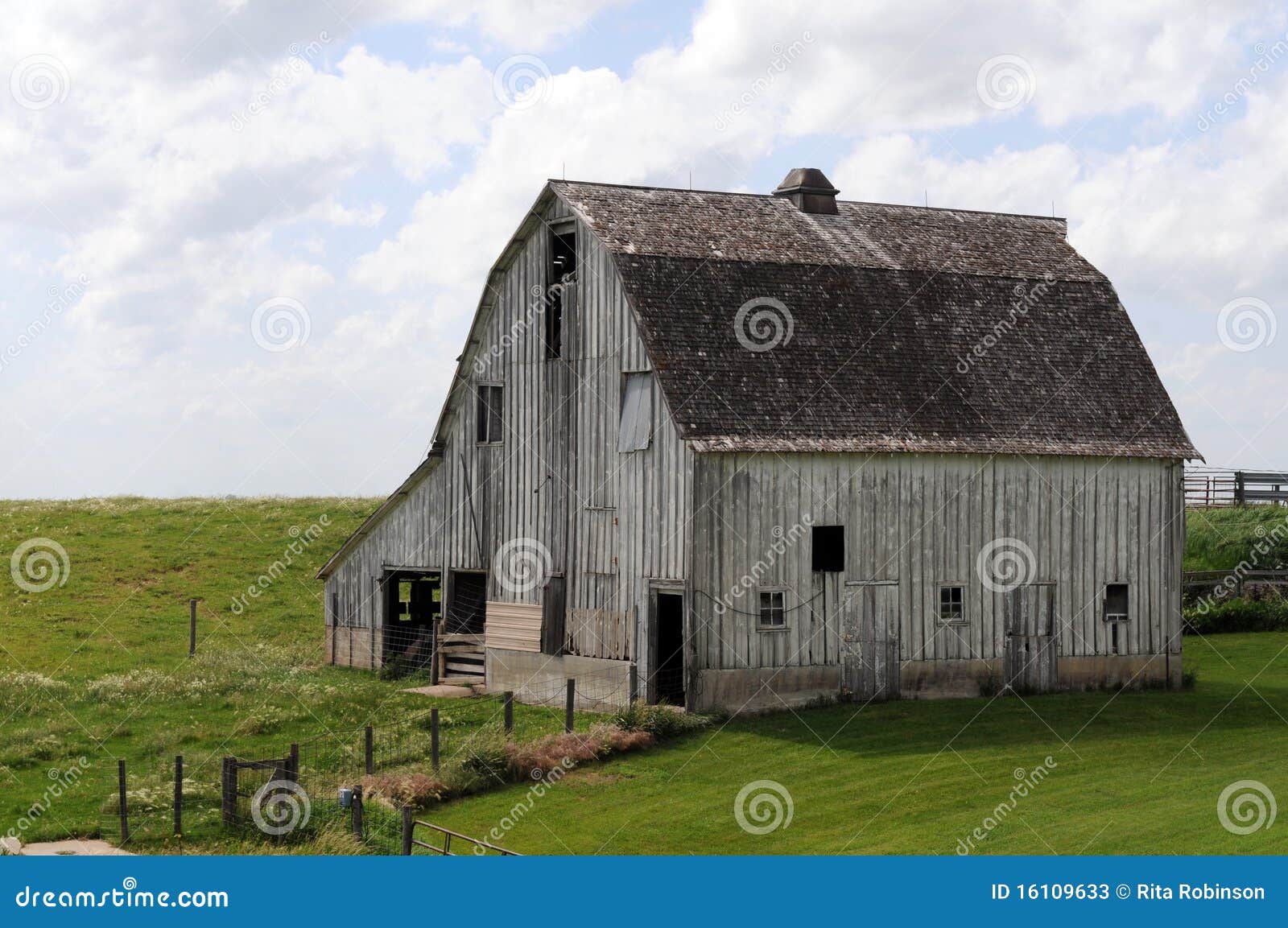 Midwest barn stock image. Image of residence, farm, edifice - 16109633
