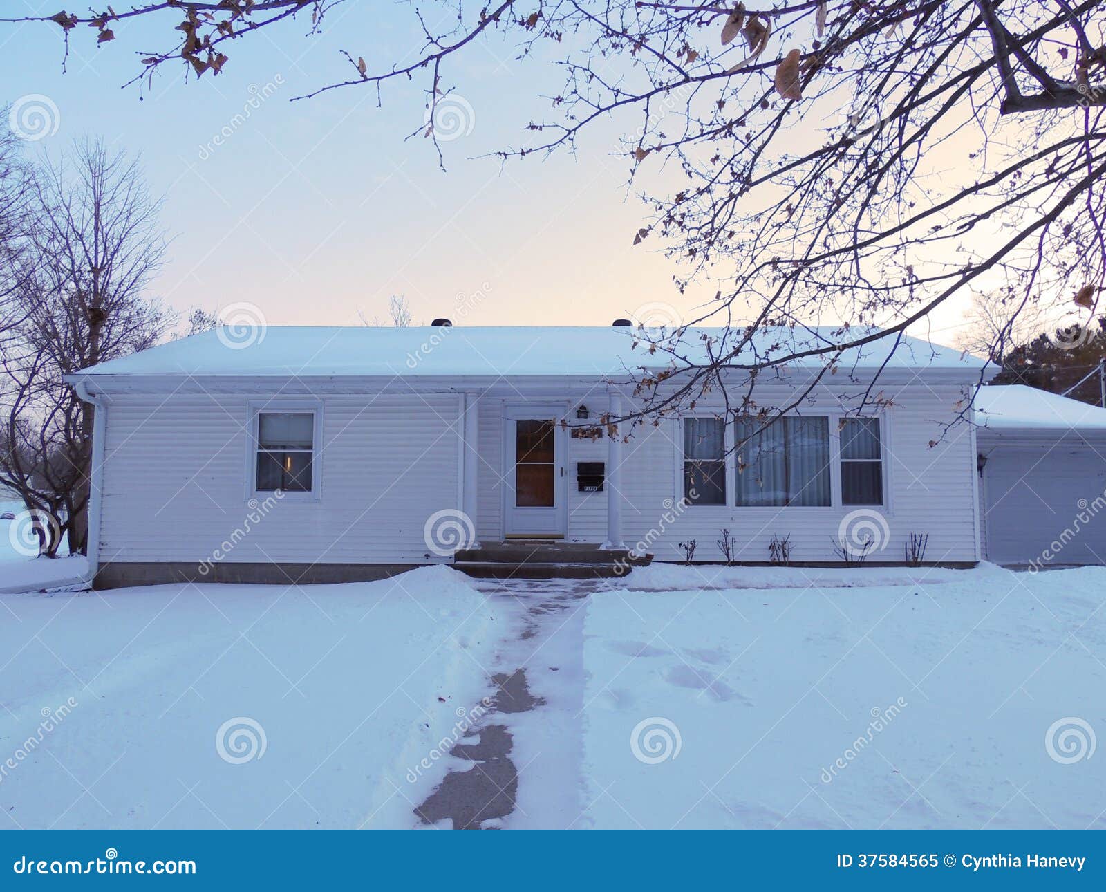 Midwestern Home in the Winter Stock Image - Image of house, white: 37584565