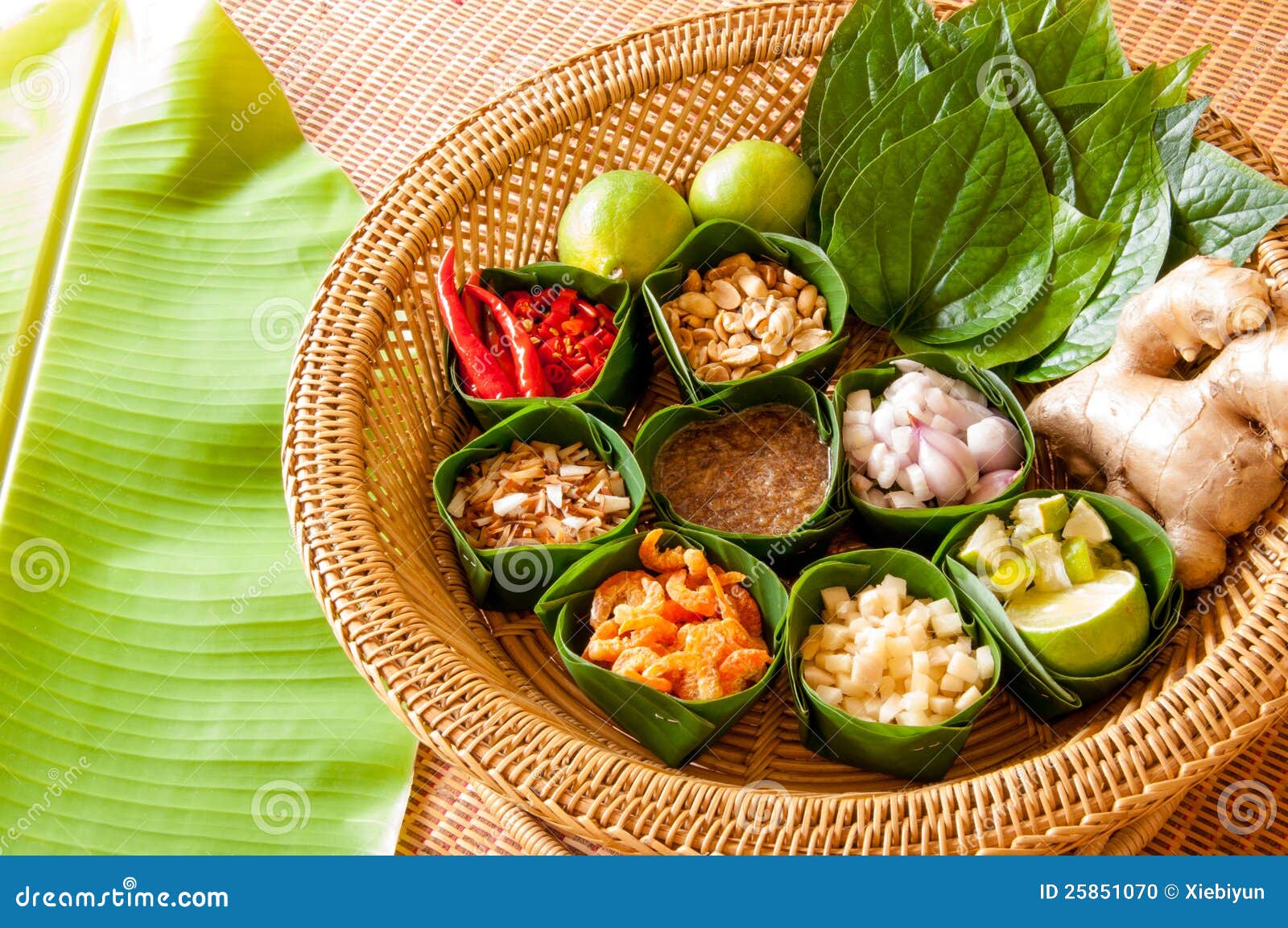 Mieng Kham (Thai Leaf-Wrapped Snack) Stock Photo - Image of cooking ...