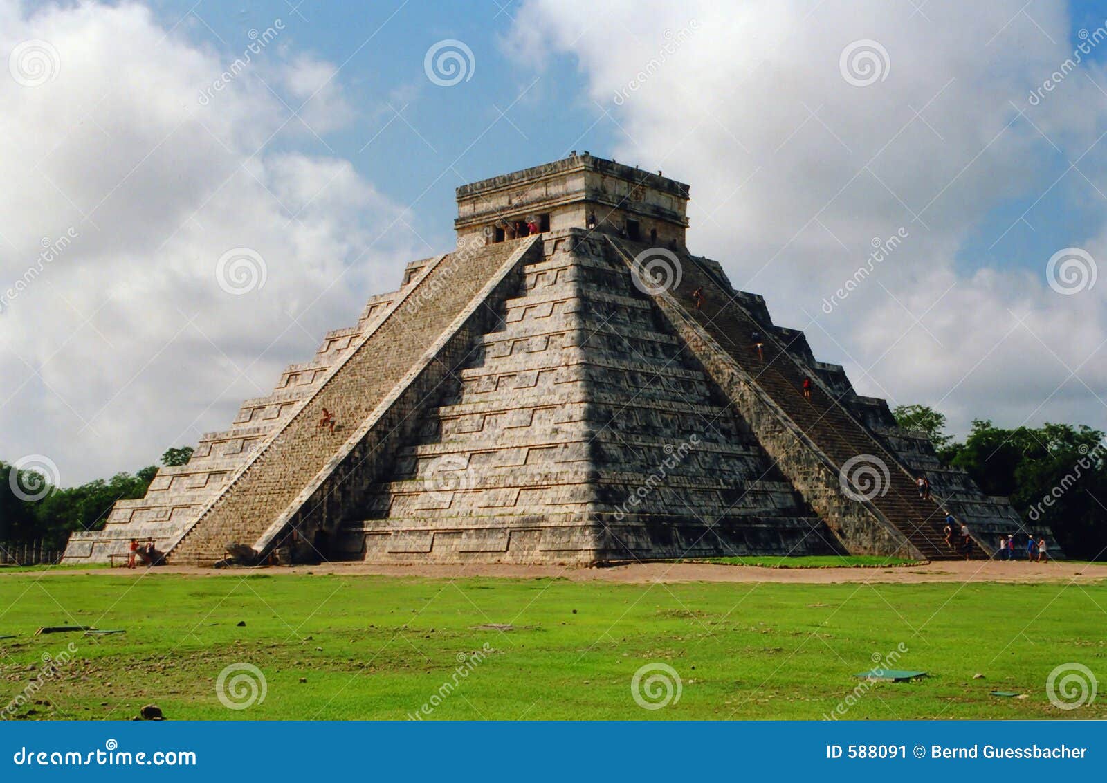 Mighty Kukulkan pyramid stock image. Image of tourists - 588091