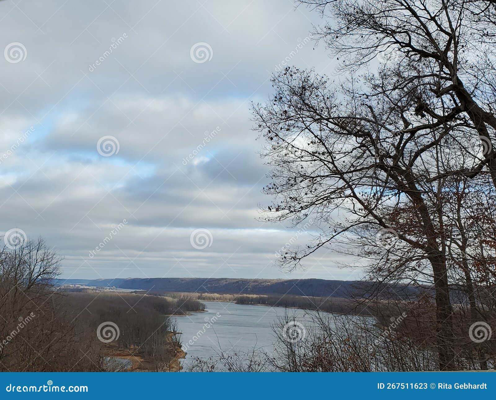 Mighty Mississippi River View Stock Image - Image of wilderness, snow ...
