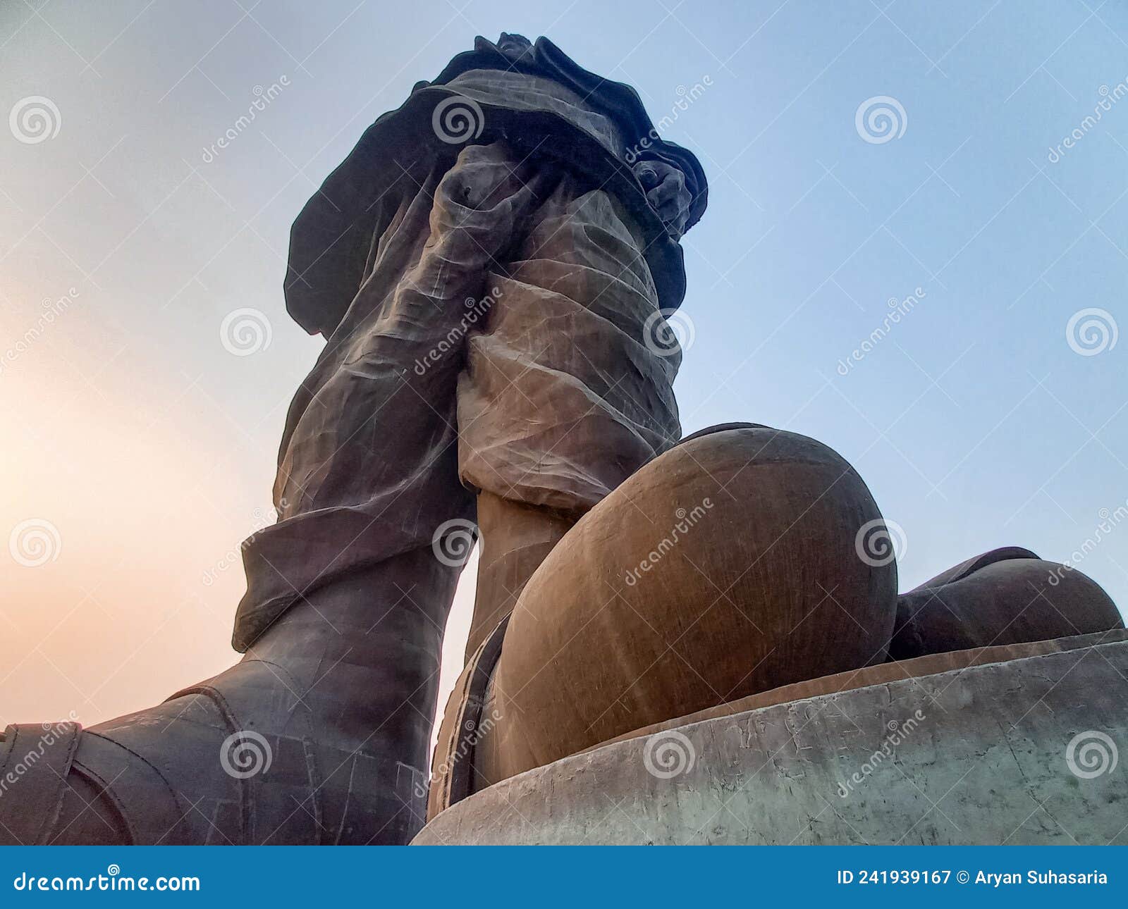 The mighty statue of unity editorial photography. Image of landmark ...