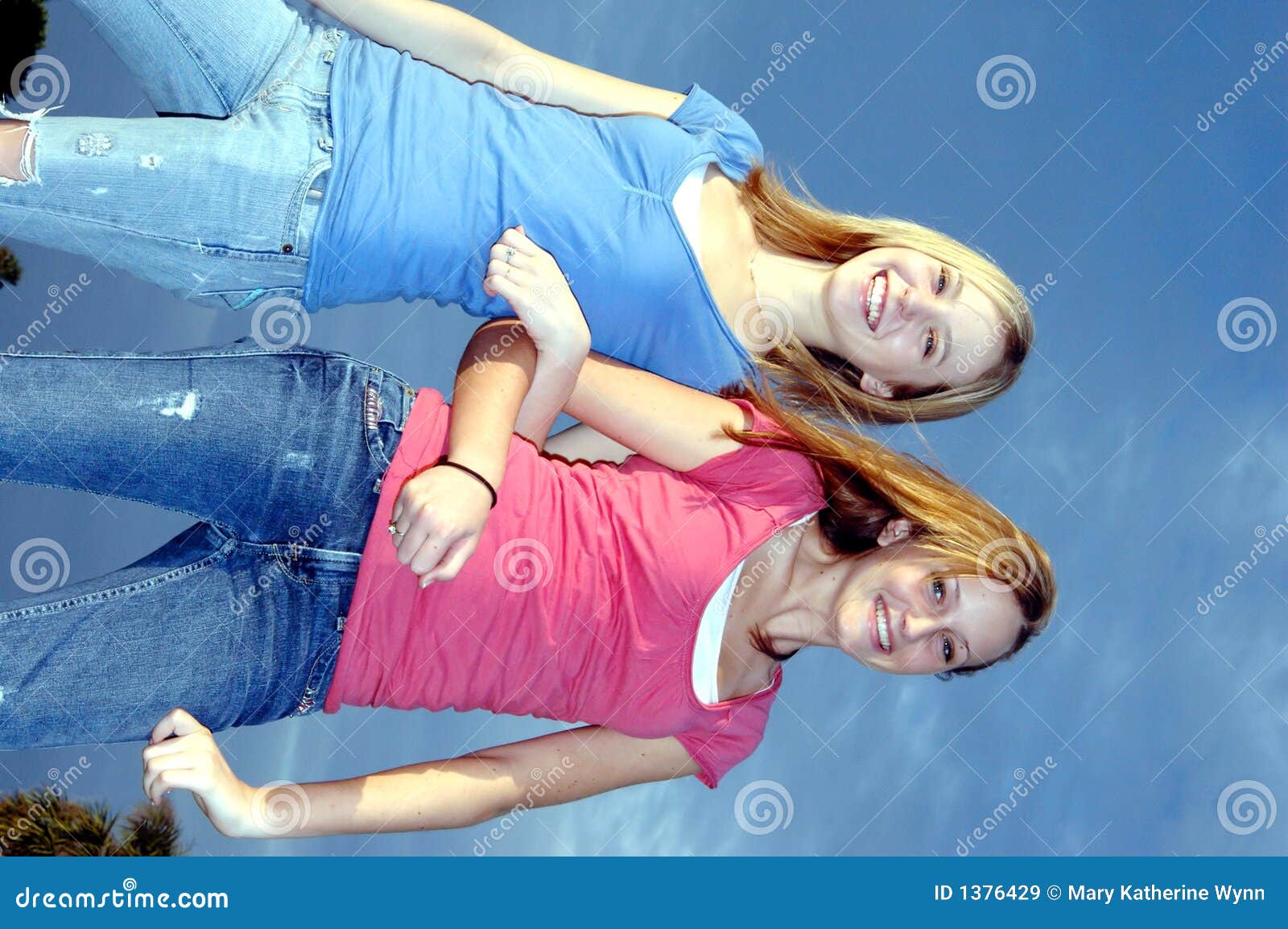 Migliori amiche immagine stock. Immagine di emozione, amicizia - 1376429