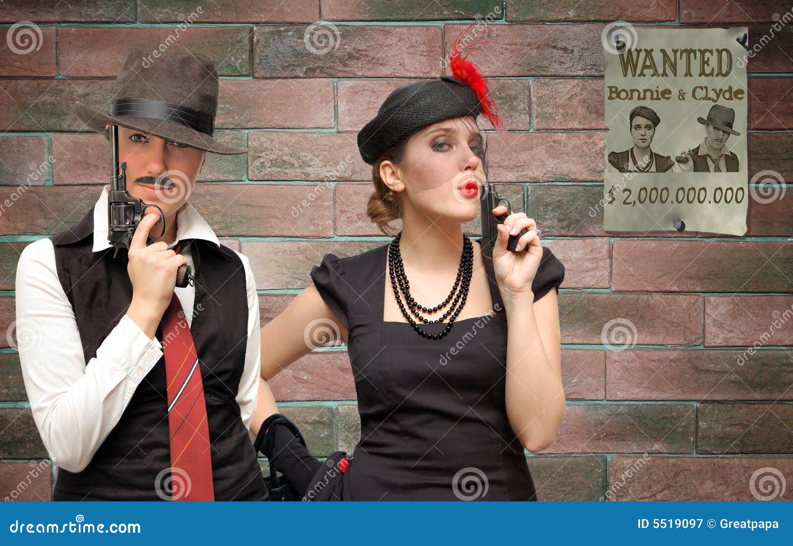 Mignon et Clyde image stock. Image du yeux, mignon, armé - 5519097