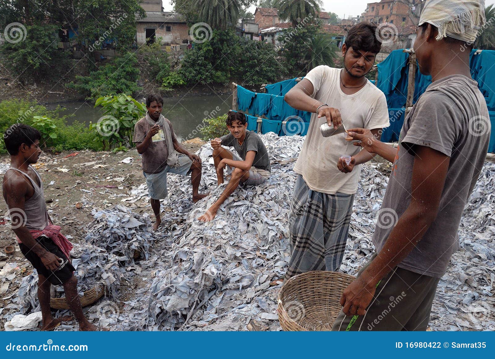 Migrant labour in Kolkata editorial photography. Image of industries ...