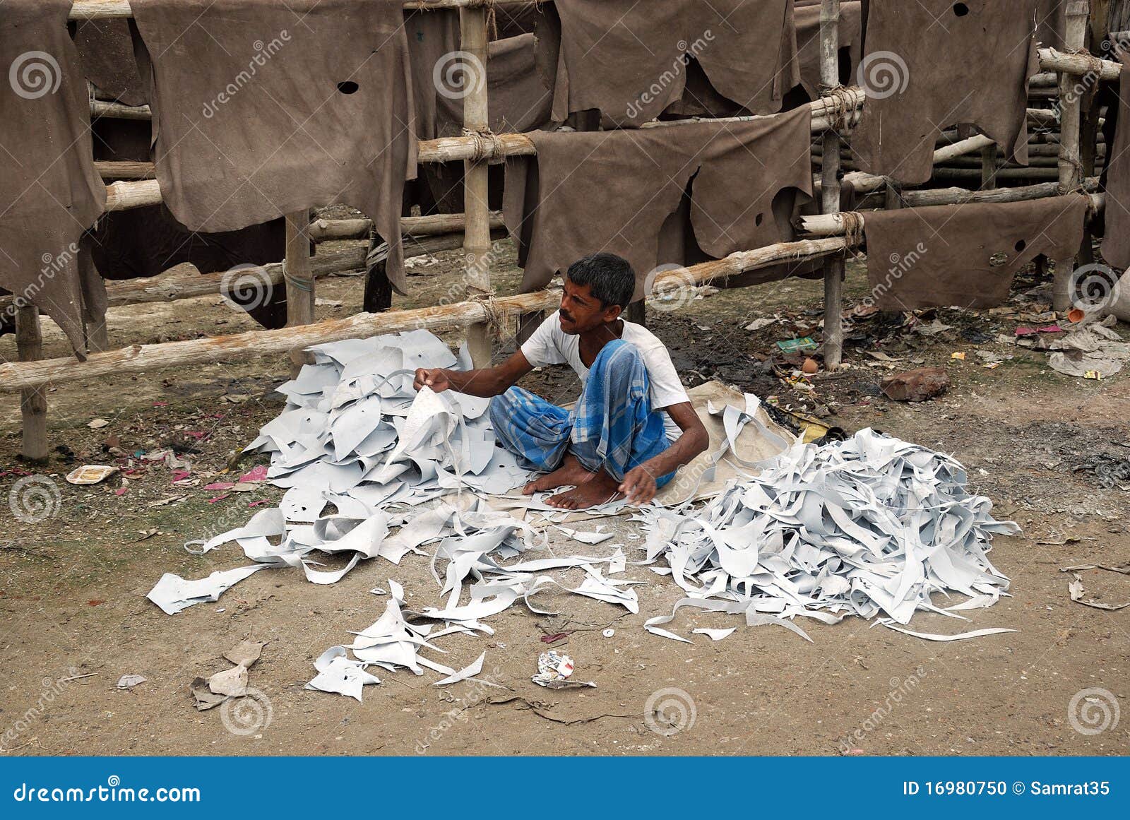 MIGRANT LABOUR in KOLKATA editorial image. Image of worker - 16980750