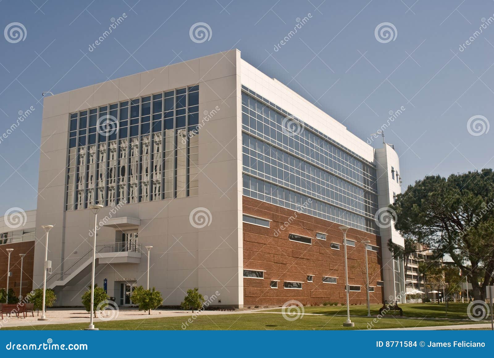 Mihaylo Hall at CSU at Fullerton Stock Photo - Image of california ...