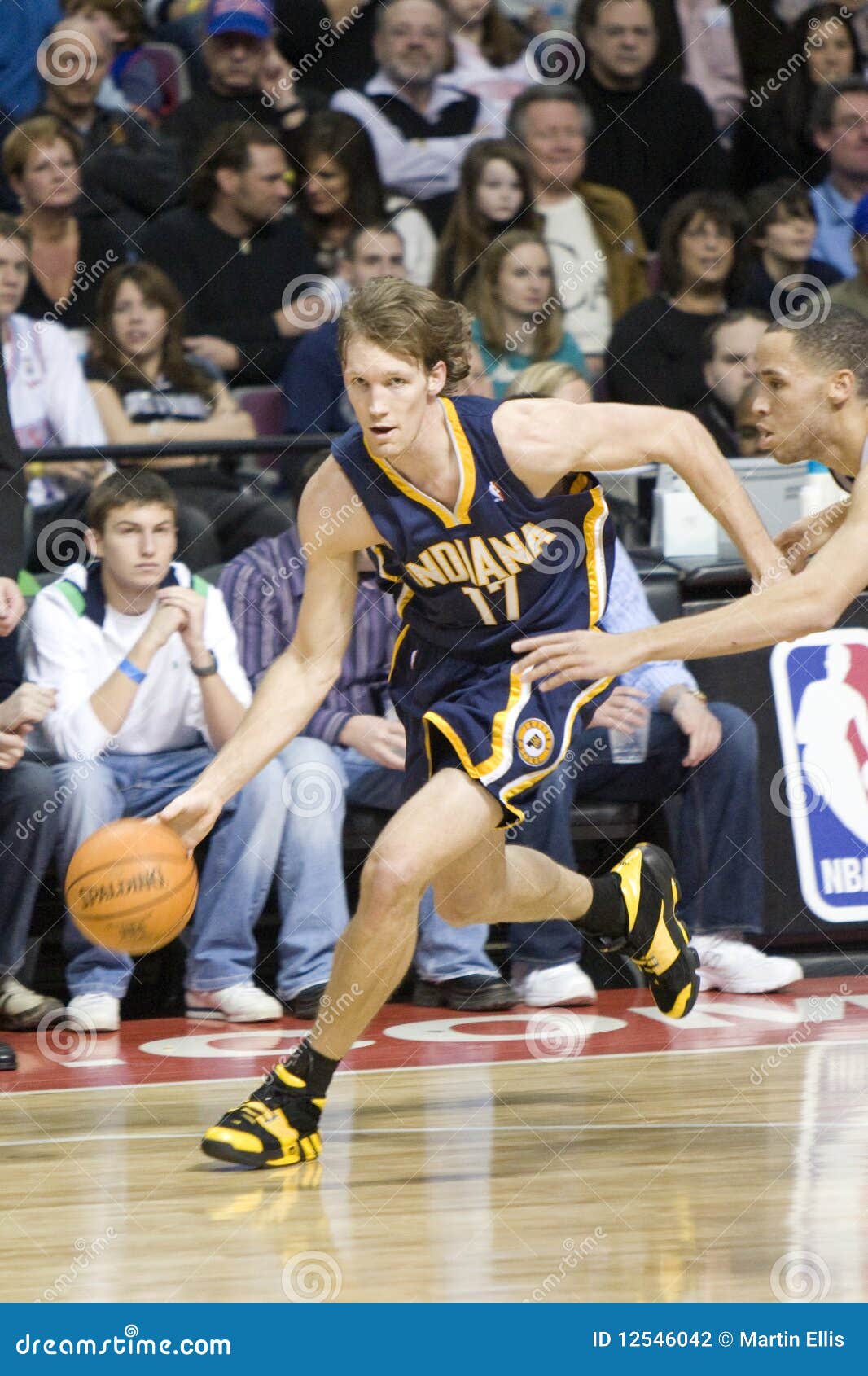 Mike Dunleavy Controls the Ball Editorial Photography - Image of fans ...