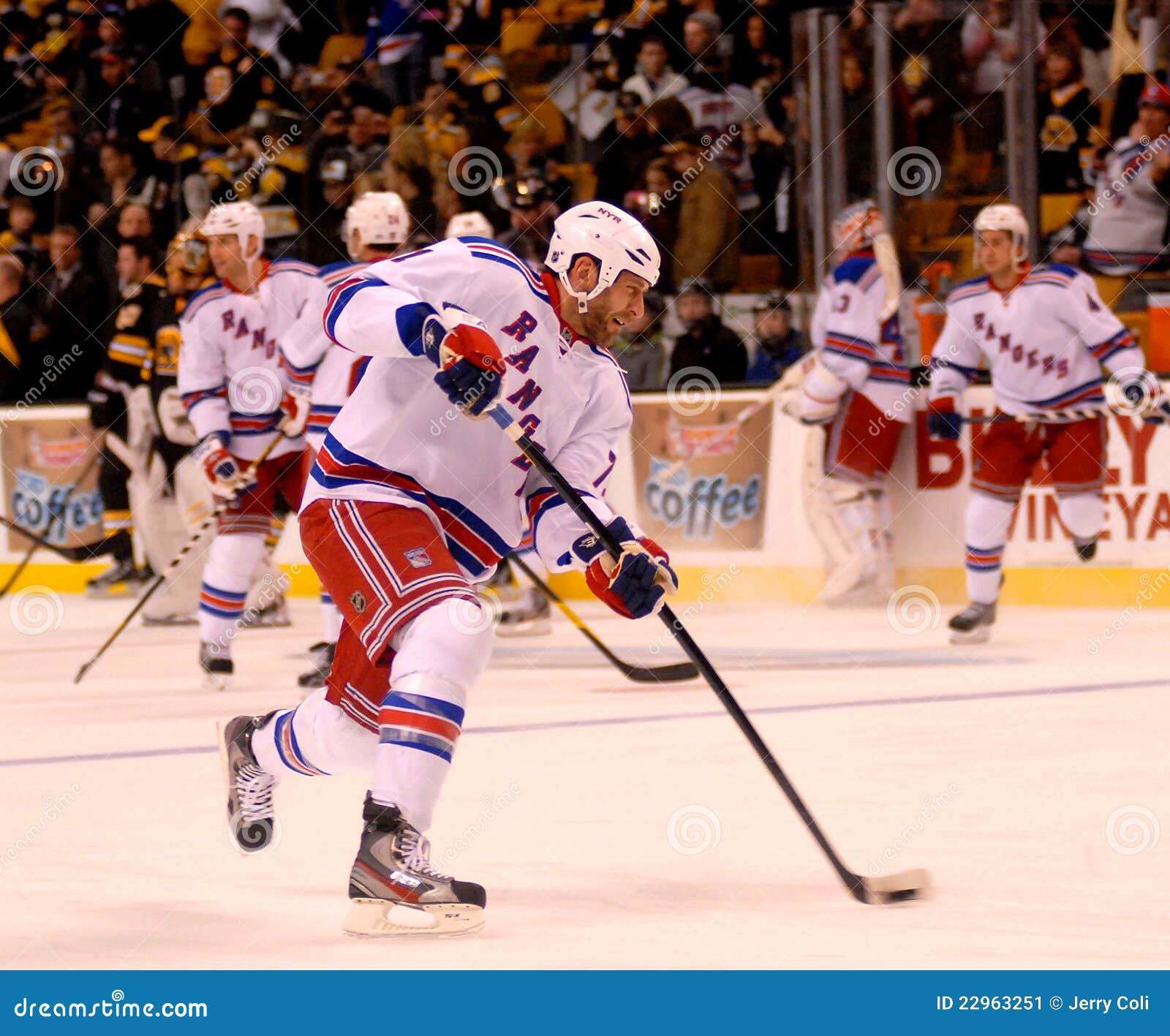 Mike Rupp New York Rangers editorial photo. Image of center - 22963251