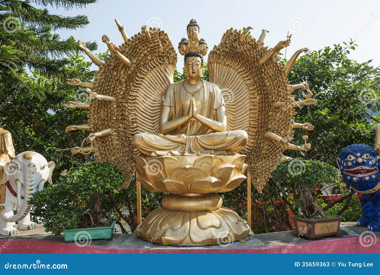 Mil Estatuas De Buda De Las Manos Imagen de archivo - Imagen de templo ...