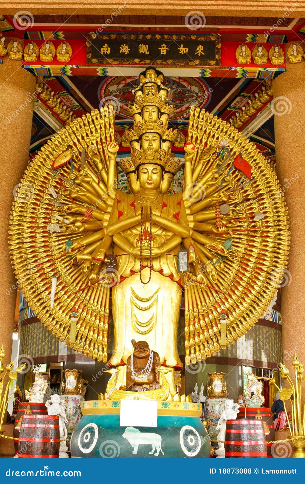 Mil Estatuas De Buddha De Las Manos Foto de archivo - Imagen de hembra ...