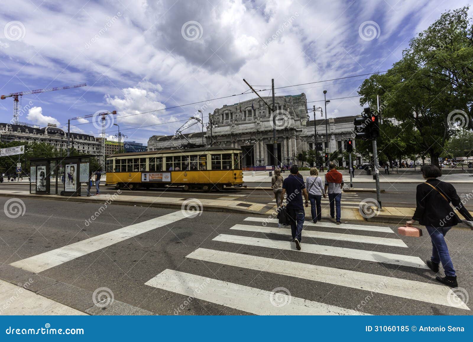 Milan, Central Station Train Editorial Image - Image of central, italy ...