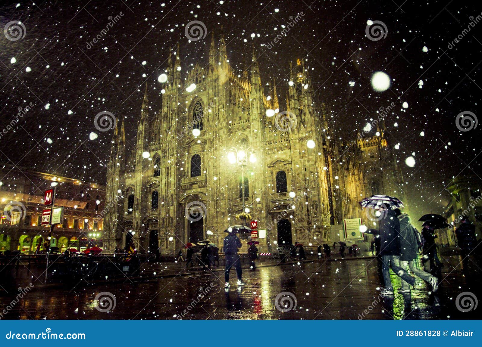 Milan Duomo (Cathedral) with Snow Editorial Stock Photo - Image of ...