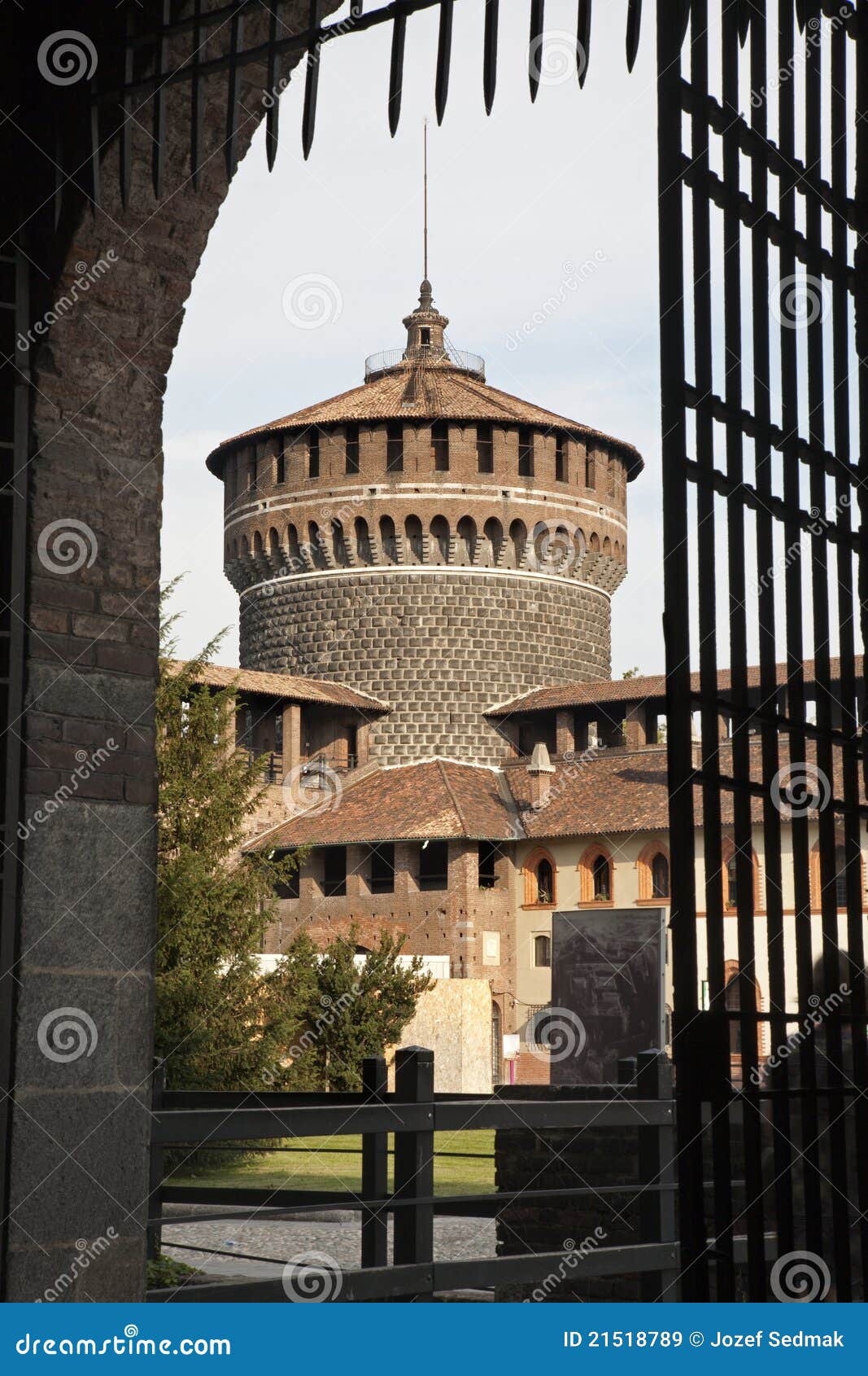 Milan - Gate of Sforza Castle Stock Image - Image of italy, wall: 21518789