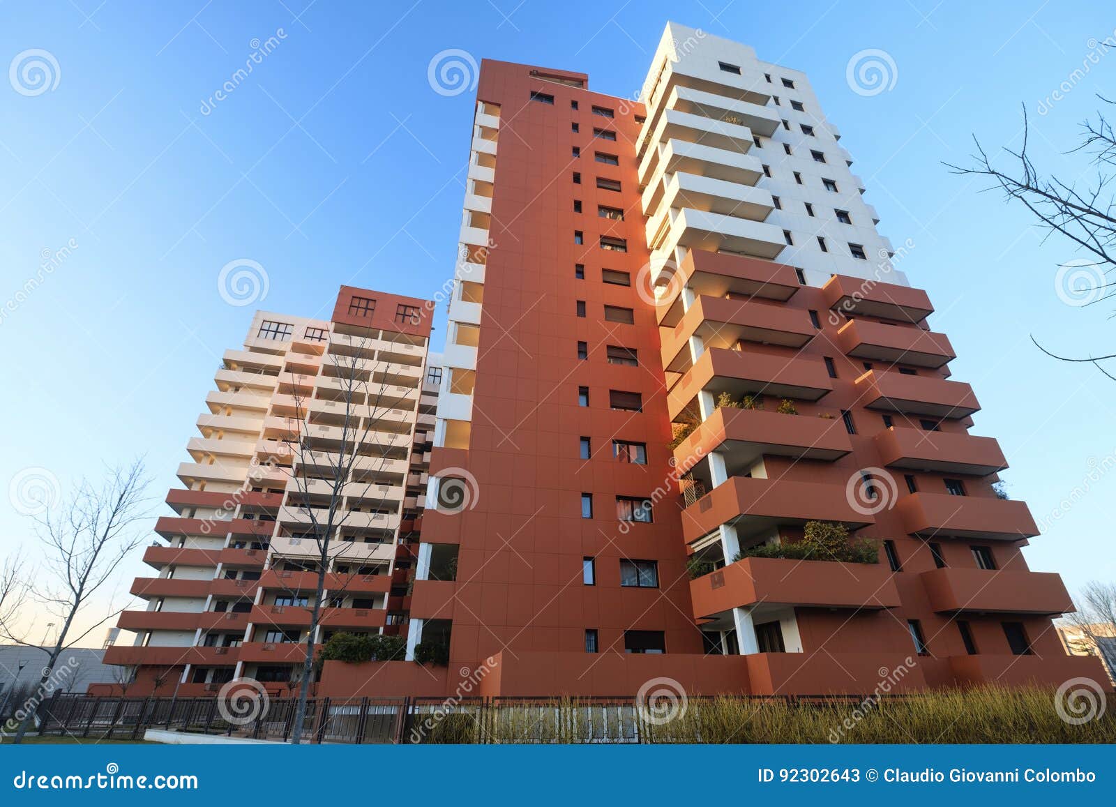 Milan Italy: Edifici Residenziali Moderni Immagine Stock - Immagine di ...