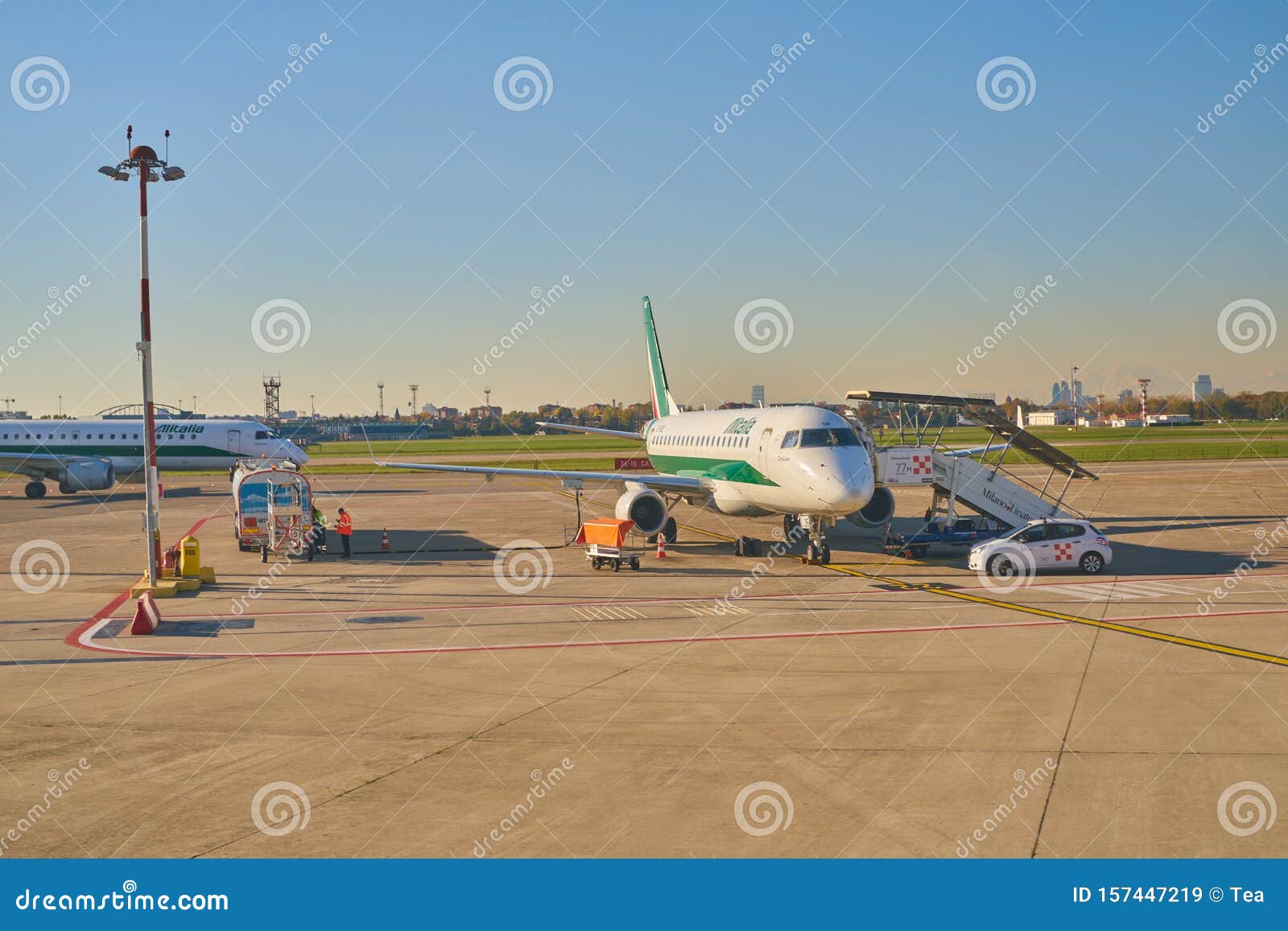 Milan Linate Airport editorial stock image. Image of airlines - 157447219