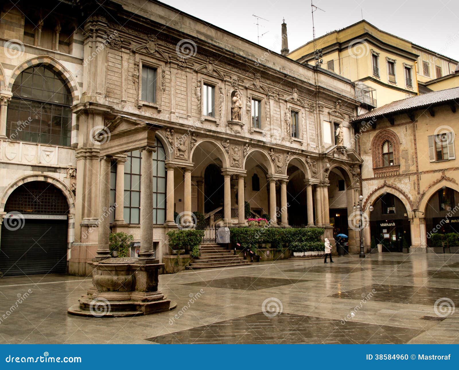 Milan, Piazza Mercanti image éditorial. Image du ville - 38584960