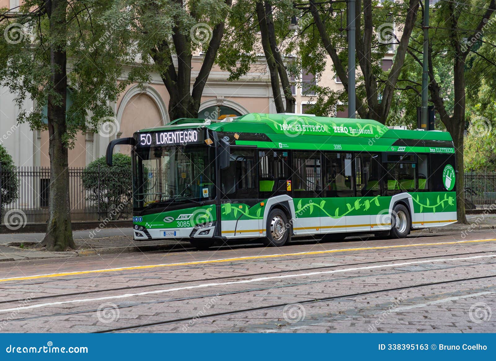 Milano Bus editorial stock photo. Image of italia, buildings - 338395163
