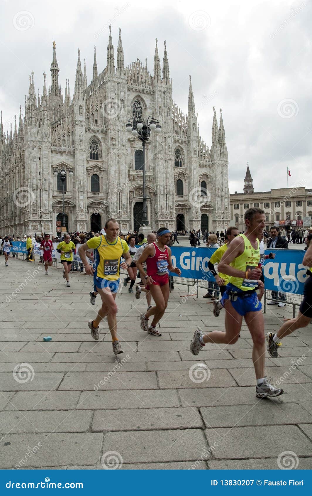 Milano City Marathon 2010 editorial photography. Image of olimpic ...