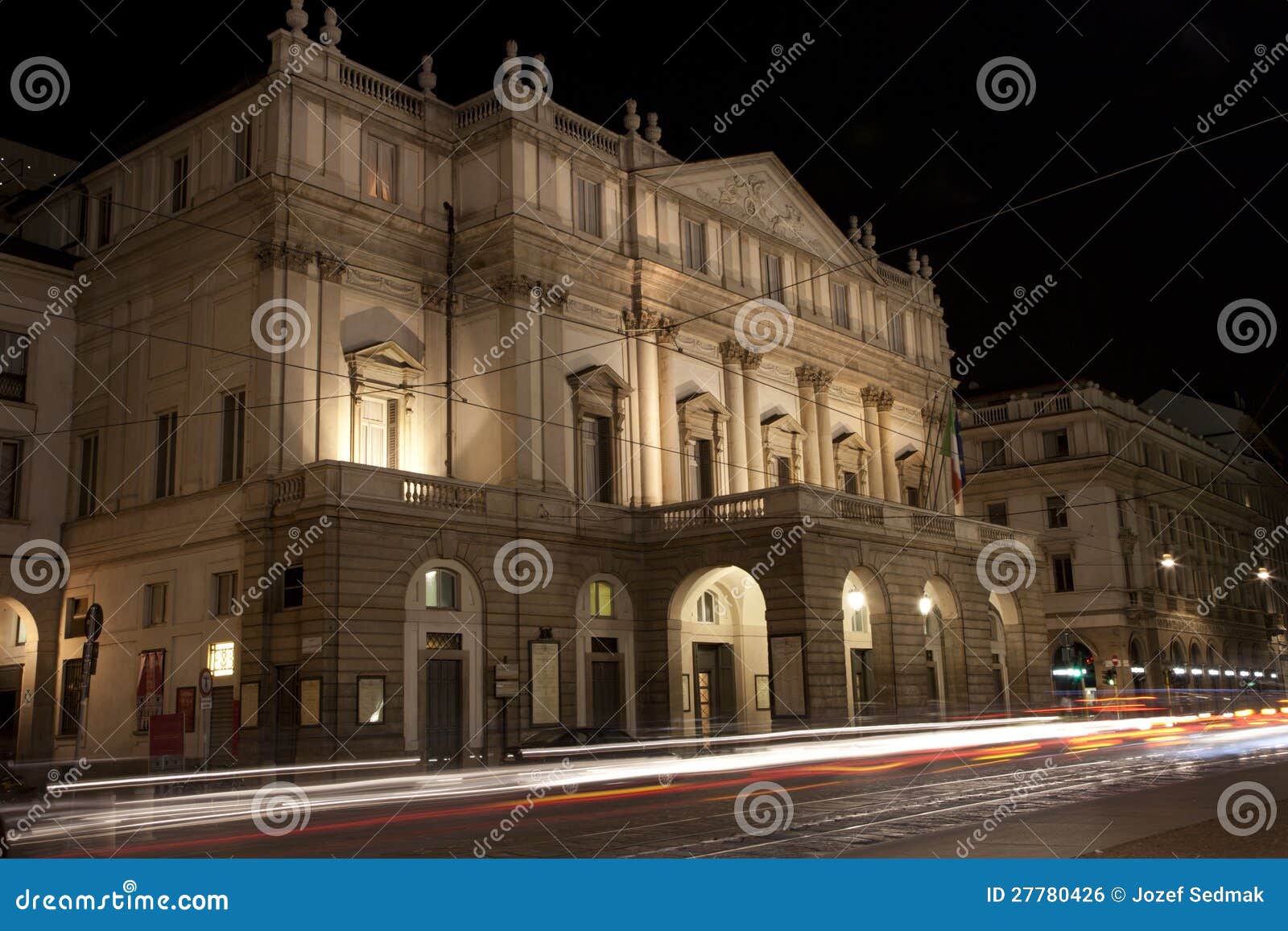 Milano - La Scala Alla Notte Fotografia Stock - Immagine di notte ...
