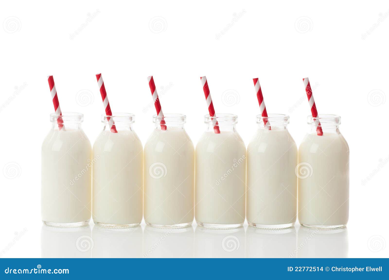 Milchflasche-Reihe stockfoto. Bild von molkerei, gruppe - 22772514