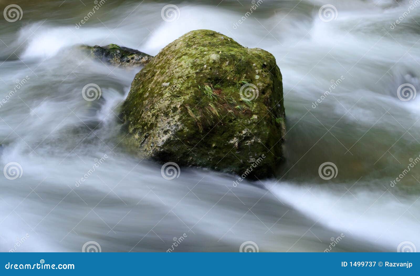 Milchiger Wasserstrom stockbild. Bild von nave, kaskade - 1499737