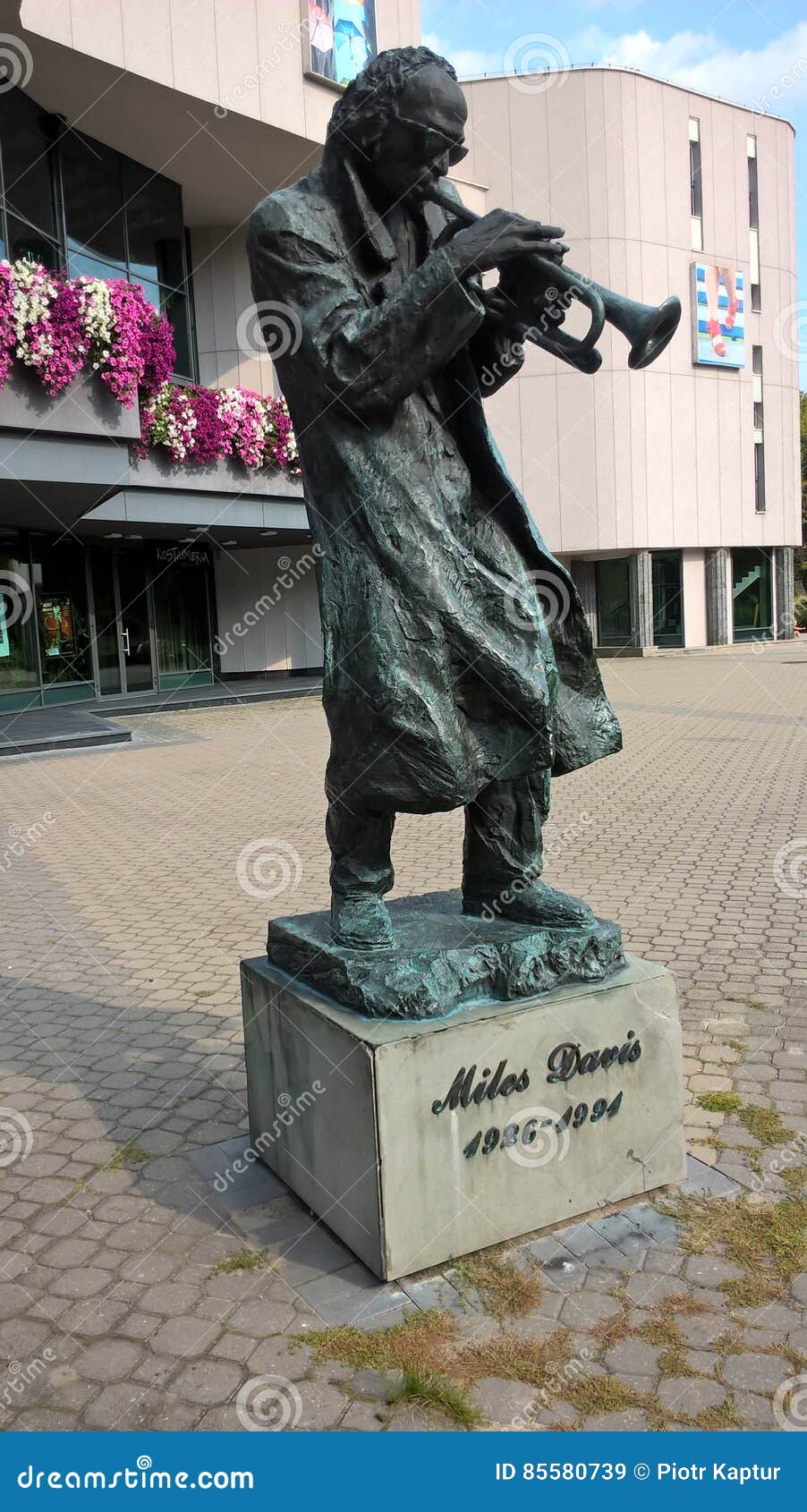 Miles Davis Statue, Monument Poland Kielce Image stock éditorial ...