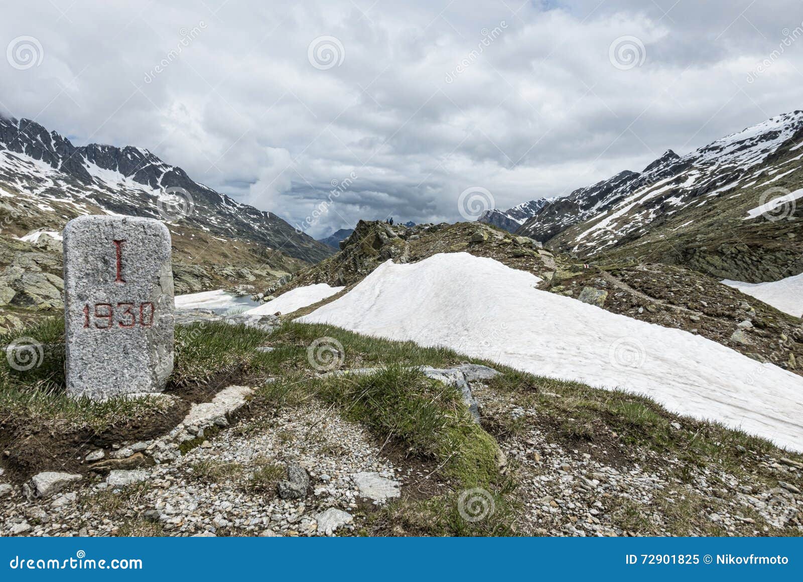 584 Road Milestone Italy Stock Photos - Free & Royalty-Free Stock ...