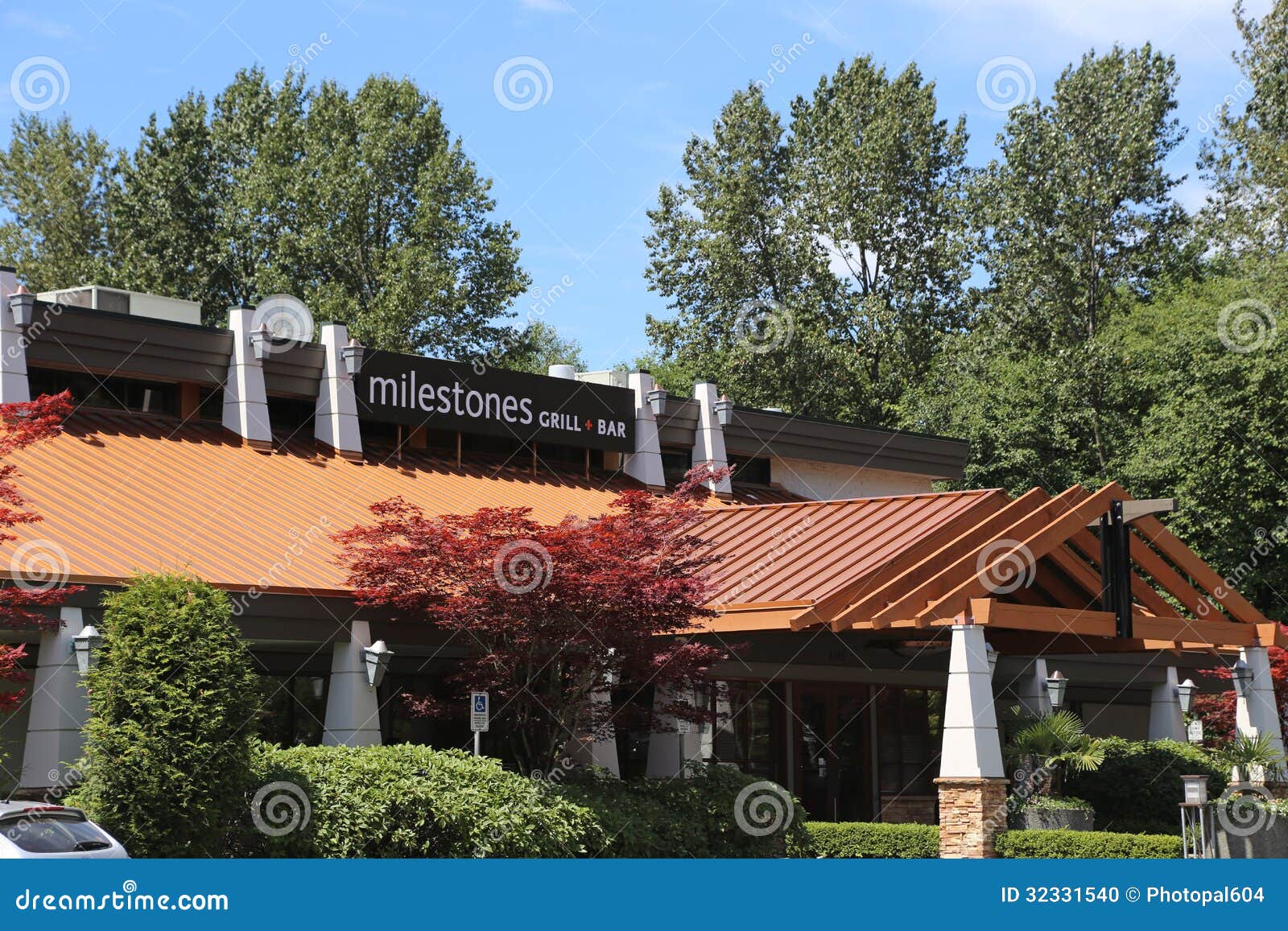 Milestones restaurant editorial image. Image of pillars - 32331540