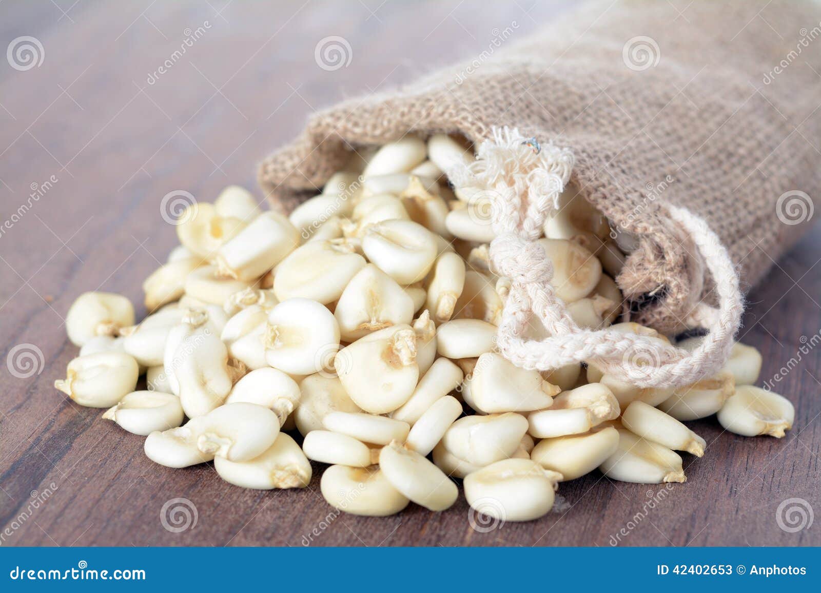 Milho branco imagem de stock. Imagem de milho, grande - 42402653