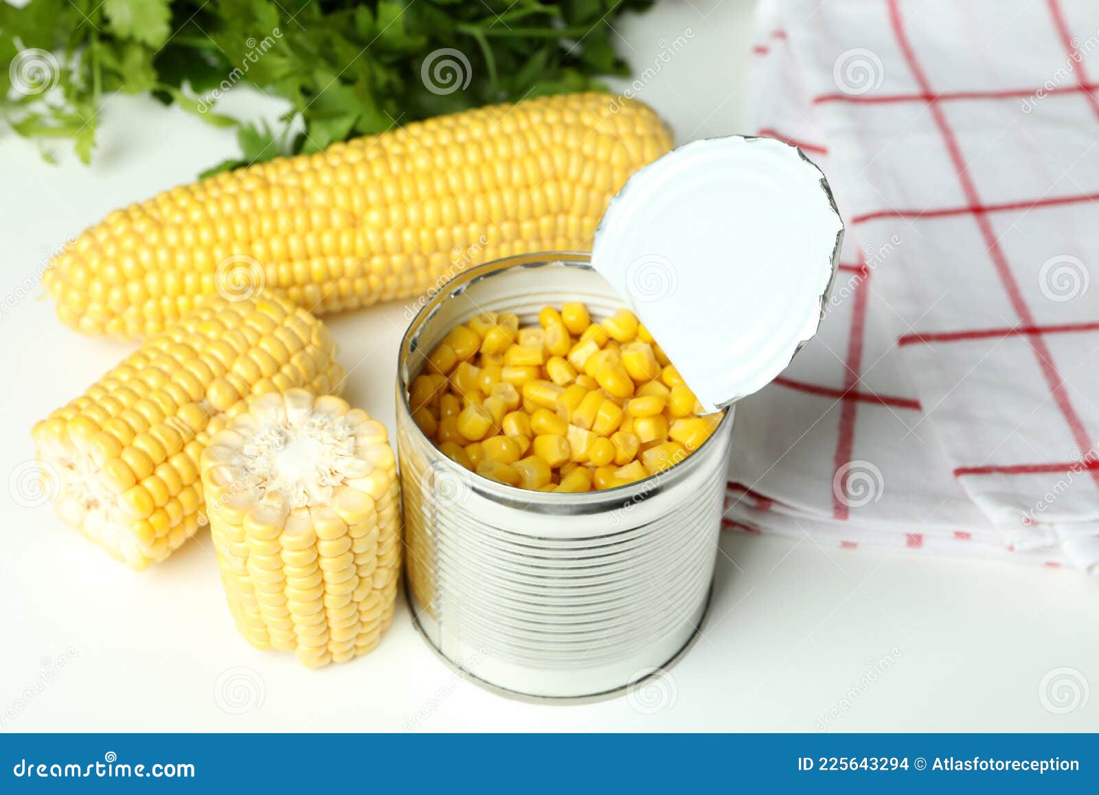 Milho Cru E Milho Em Lata Em Branco Foto de Stock - Imagem de amarelo ...