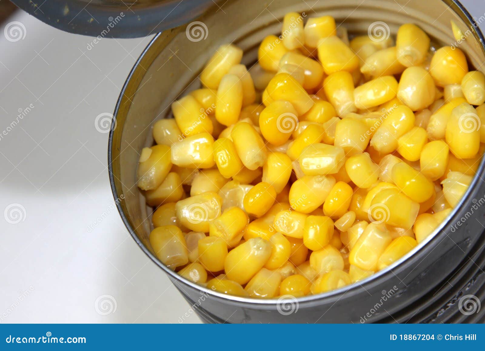 Milho em uma lata foto de stock. Imagem de milho, amarelo - 18867204