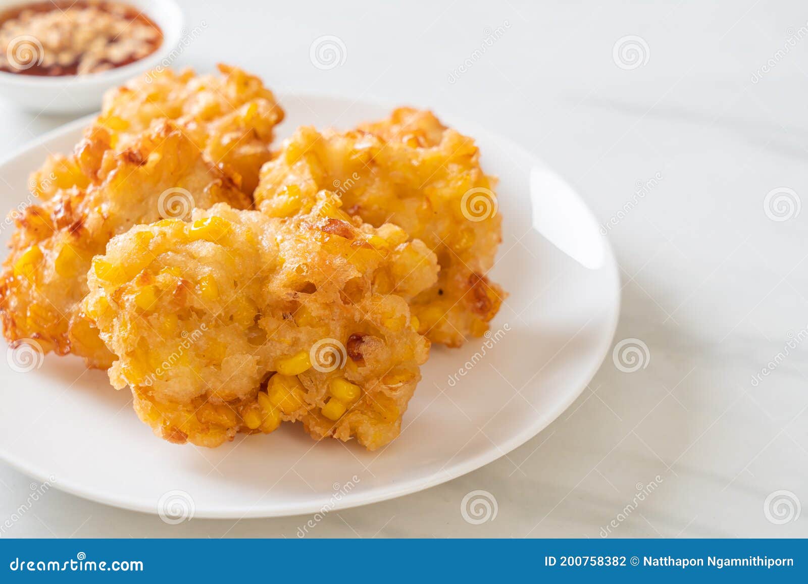 Milho frito com molho foto de stock. Imagem de festival - 200758382