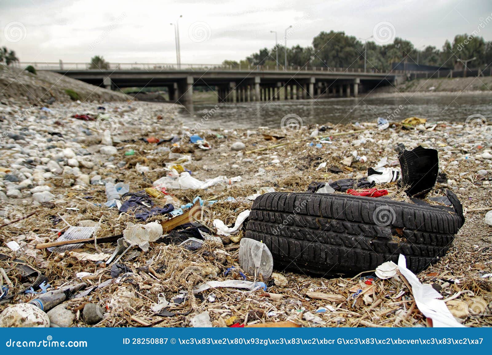 Milieuvervuiling stock afbeelding. Image of riolering - 28250887