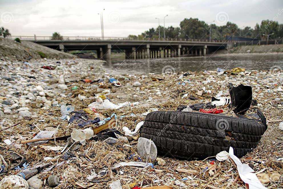 Milieuvervuiling stock afbeelding. Image of riolering - 28250887