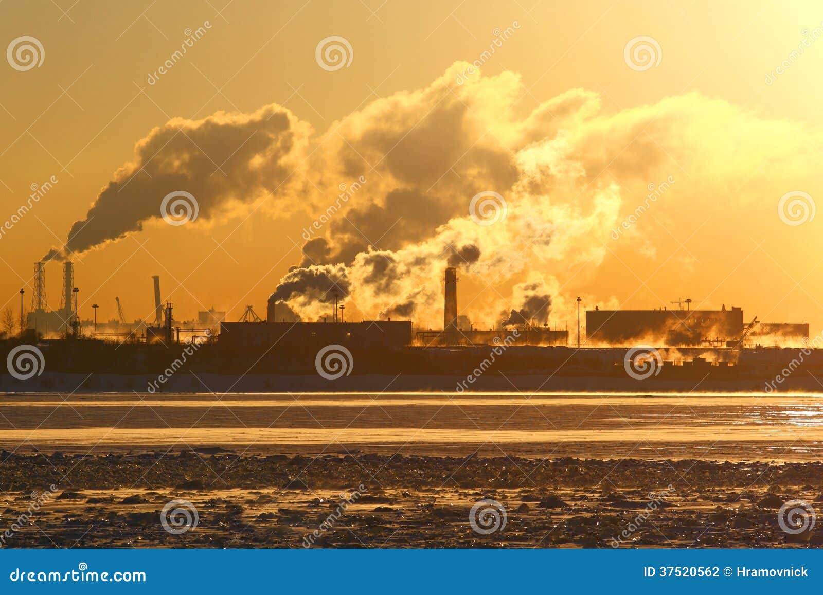 Milieuvervuiling stock foto. Image of dampen, zaken, energie - 37520562