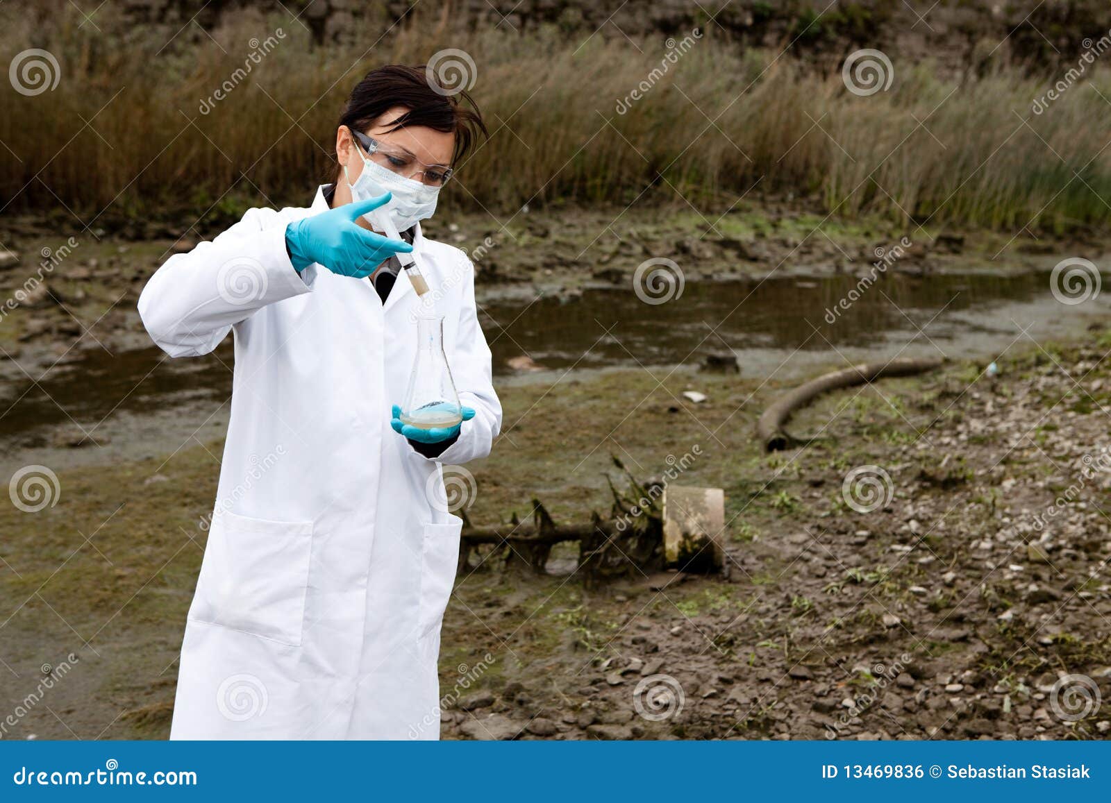 Milieuvervuiling - Onderzoek Stock Foto - Image of weide, arts: 13469836